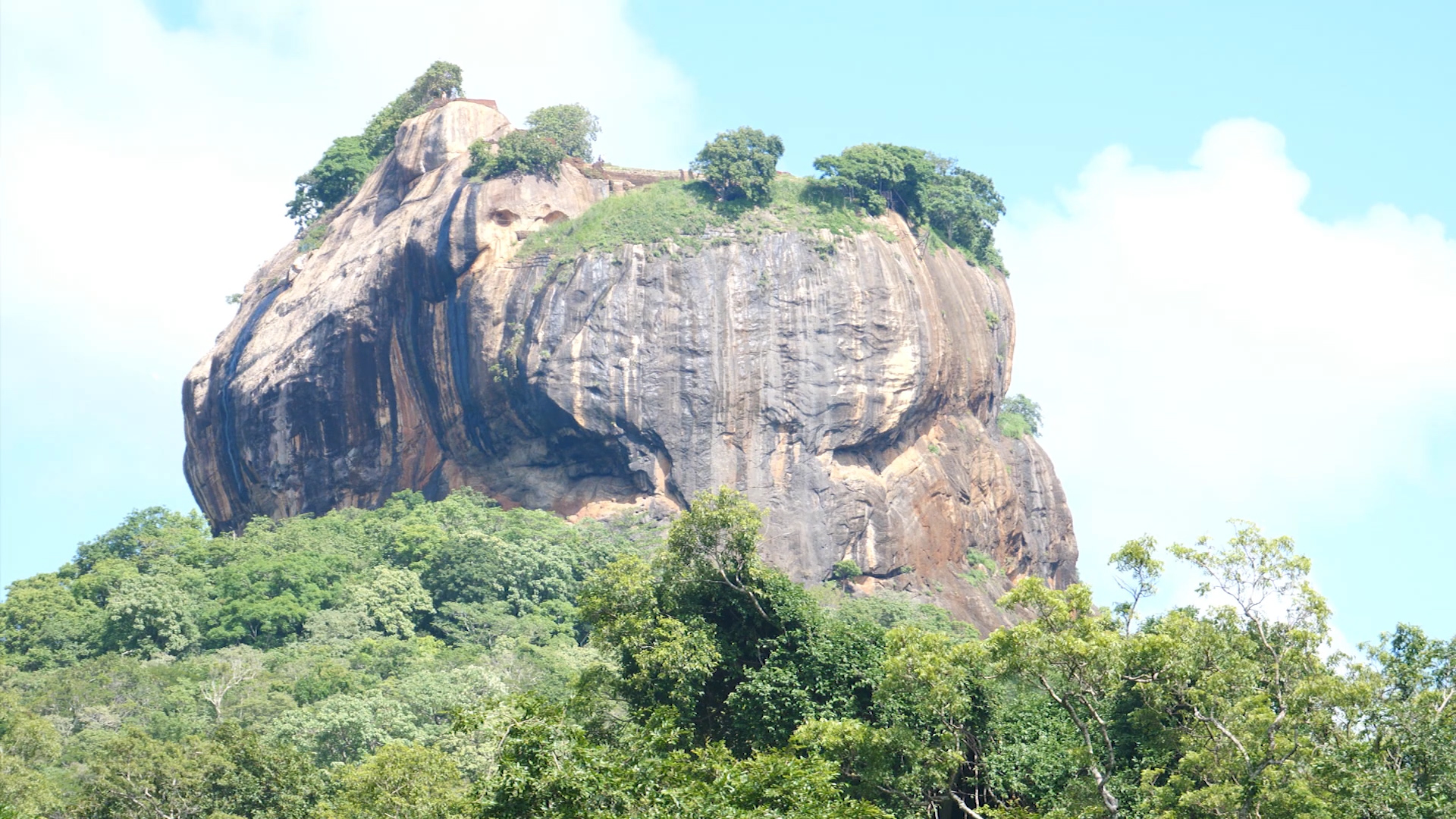 A guide is unnecessary if you look at this! World Heritage Sigiriya ...